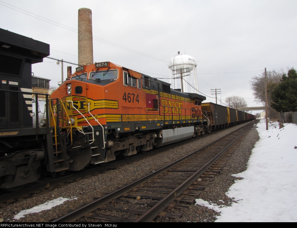 BNSF 4674